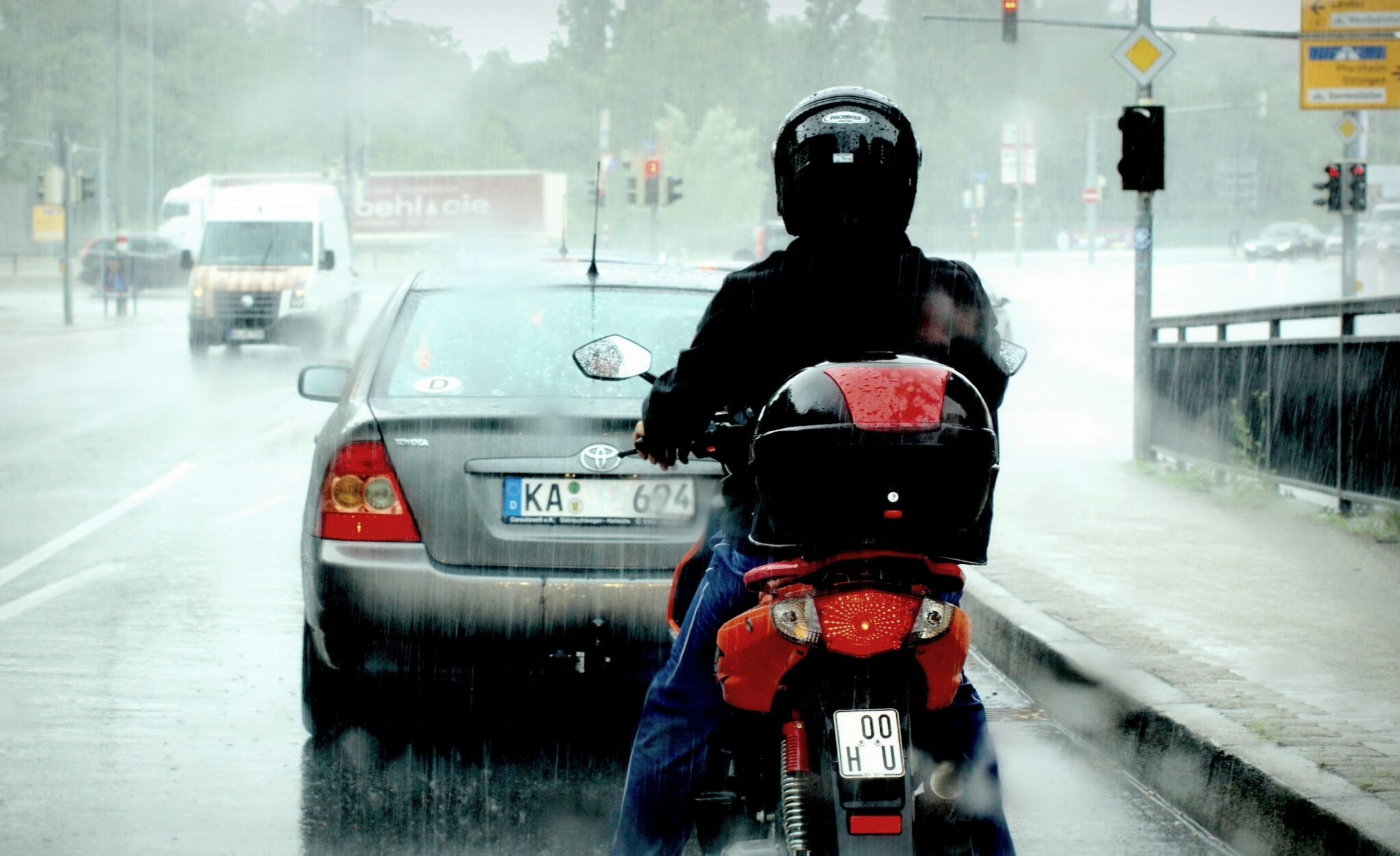 5 Quick Tips For Riding A Motorcycle In The Rain | Moto Gear Knowledge